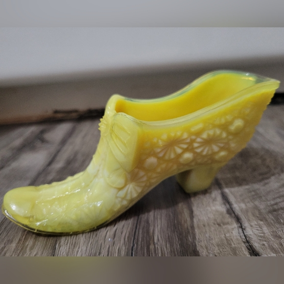 degenhart | Art | Vintage Degenhart Glass Co Yellow Slag Glass Daisy ...